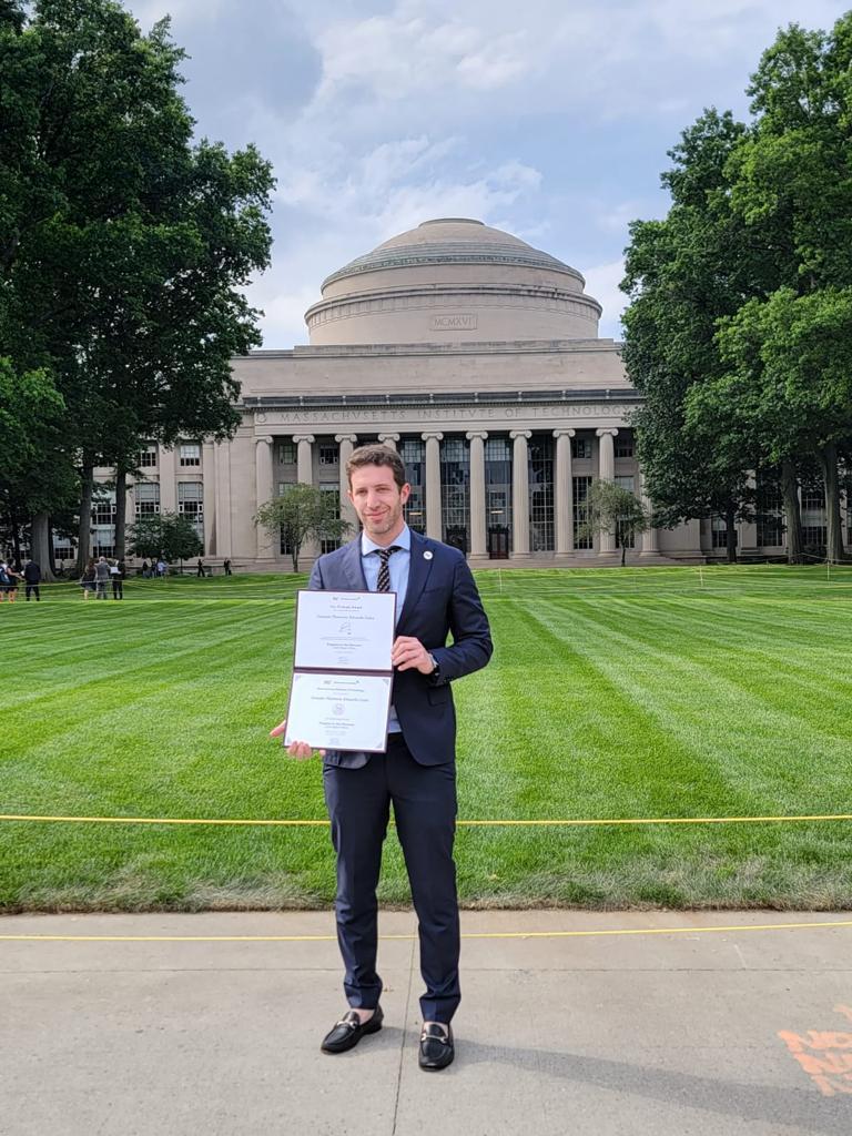 El alumni que creó un sistema para facilitar el acceso a la primera ...