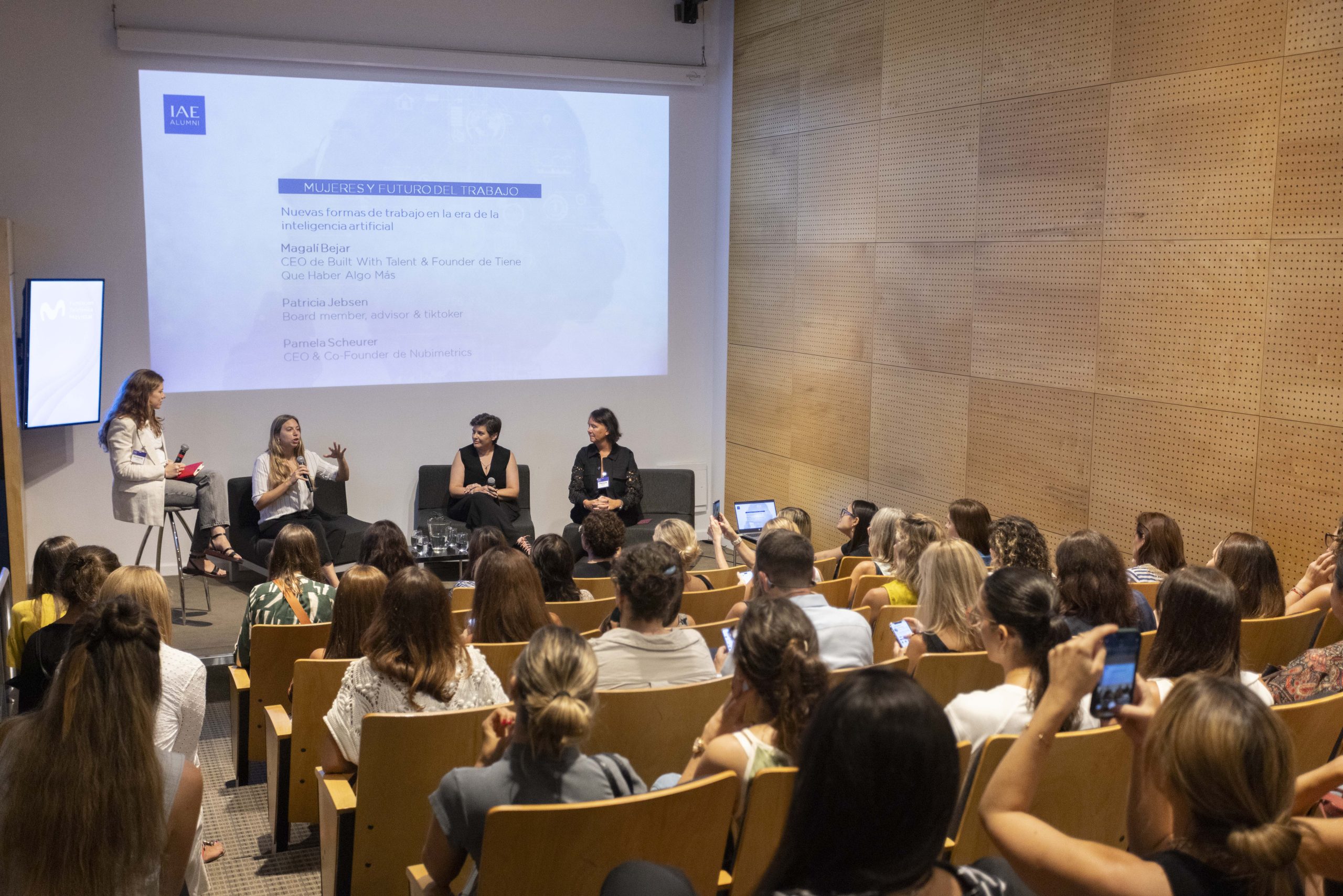 Potenciar el liderazgo de mujeres en la era de la IA, eje del primer ...
